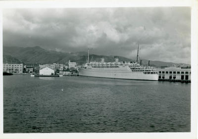 Photograph: LURLINE at Honolulu, Hawai'i 1949 - New Zealand Maritime Museum