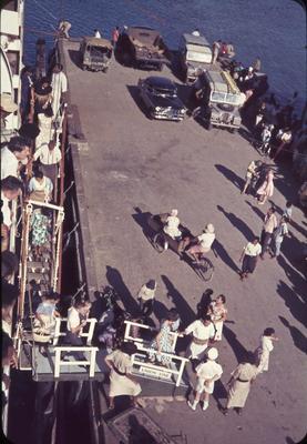 Slide: Passengers disembarking - New Zealand Maritime Museum