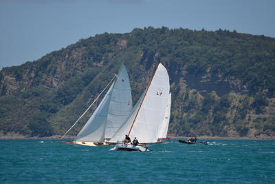 Photograph: IORANGI (A4) and KOMURI (L7), Mahurangi Harbour - New ...