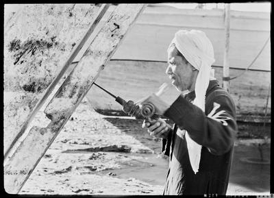 Negative: Shipwright, Kuwait, 1972 - New Zealand Maritime Museum