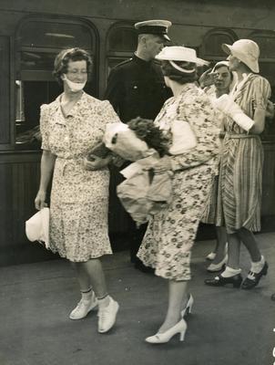 Photograph: Survivors from the sinking of RANGITANE arrive at Sydney ...