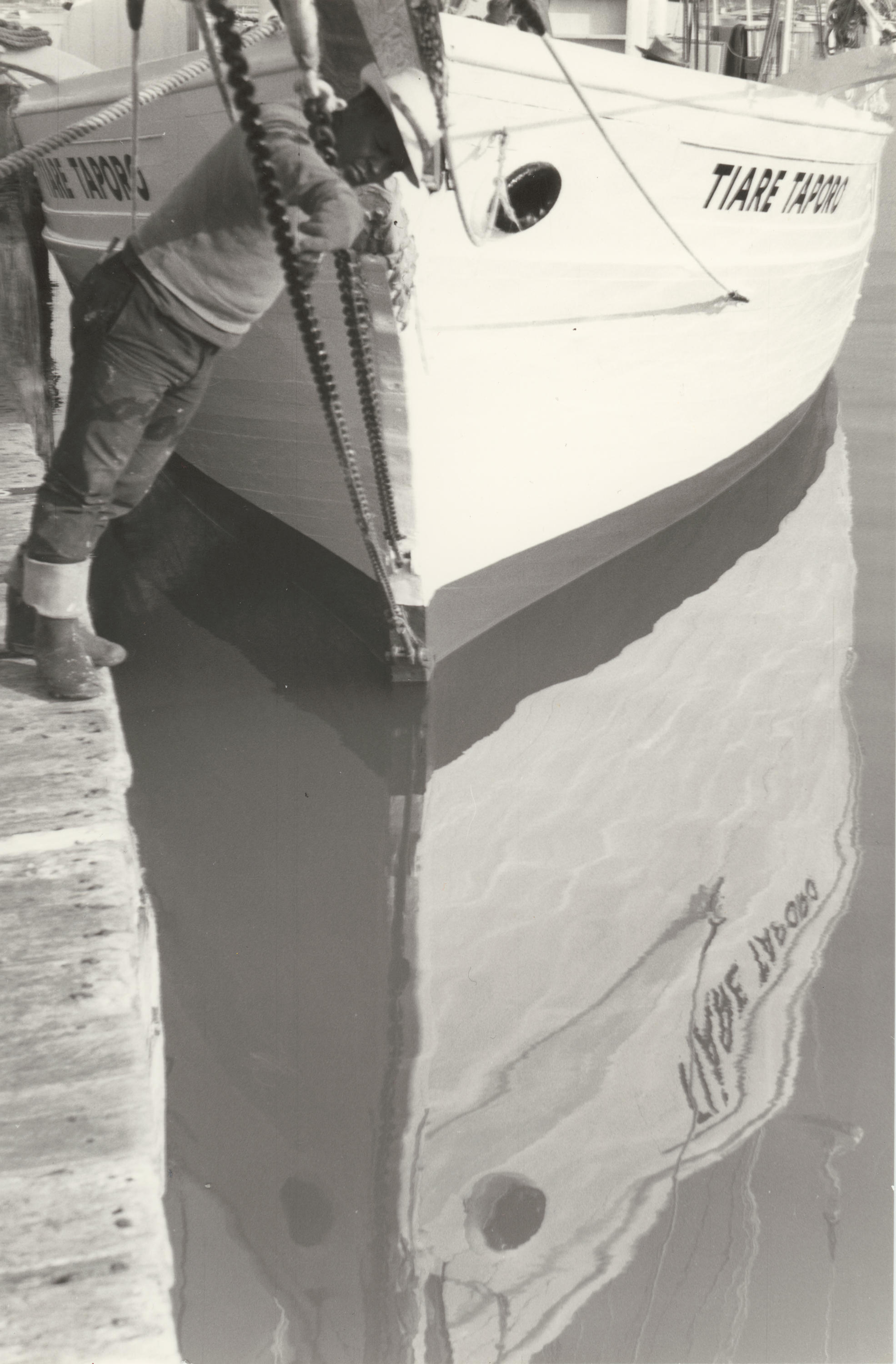 Photograph: TIARE TAPORO (1913) at wharf - New Zealand Maritime Museum