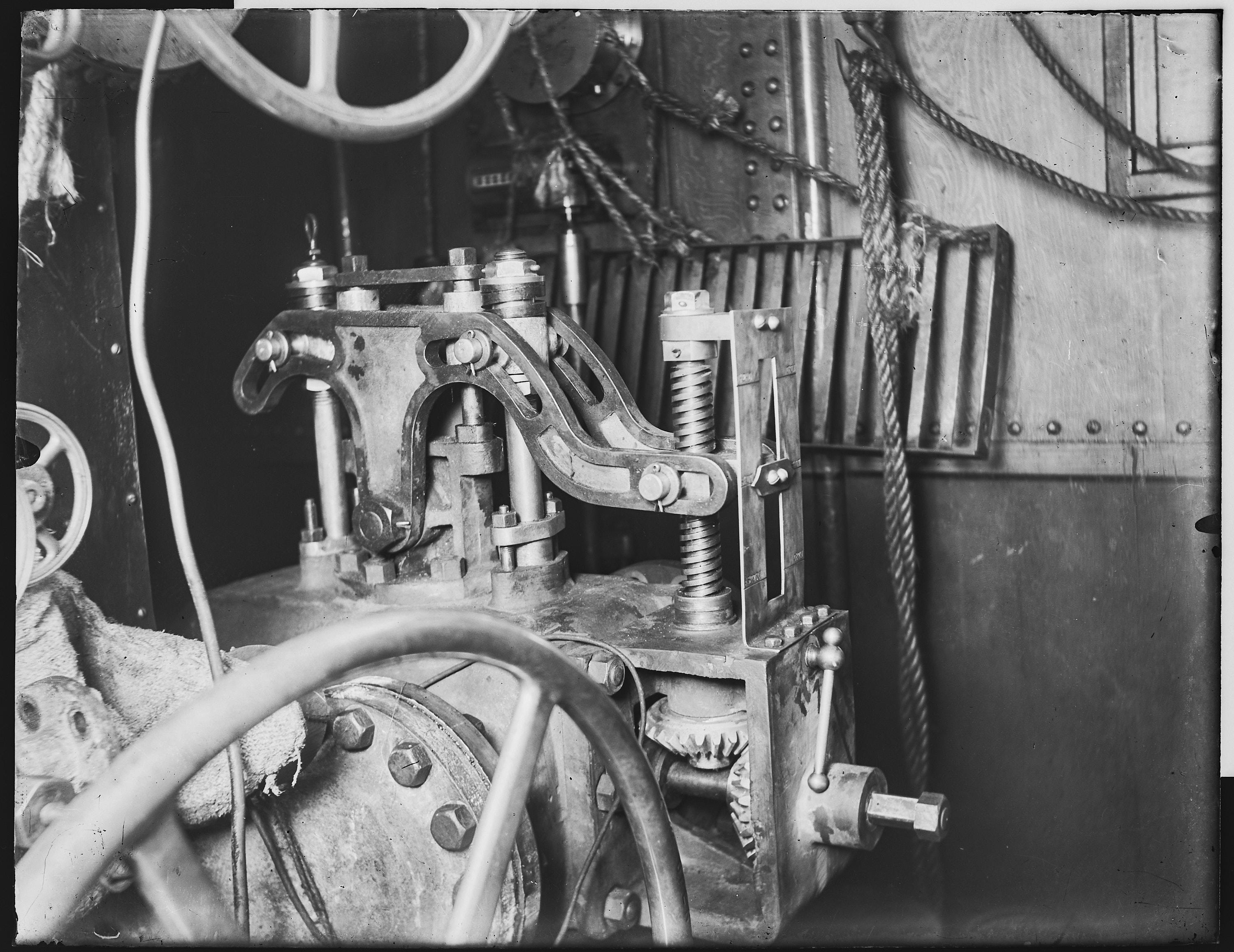 Glass plate: Engine machinery - New Zealand Maritime Museum