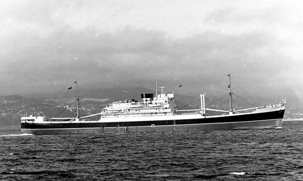 Photograph: RAKAIA (III) in harbour - New Zealand Maritime Museum