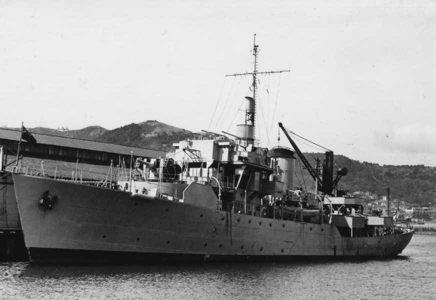Photograph: HMNZS ARBUTUS, Wellington, Circa 1947 - New Zealand ...
