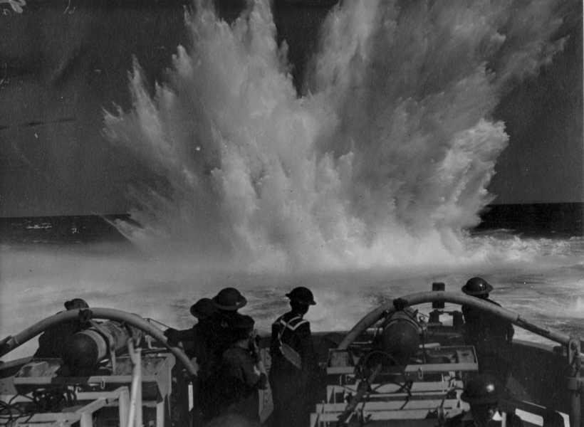 Photograph: HMNZS ARBUTUS, Auckland, 1945 - New Zealand Maritime Museum