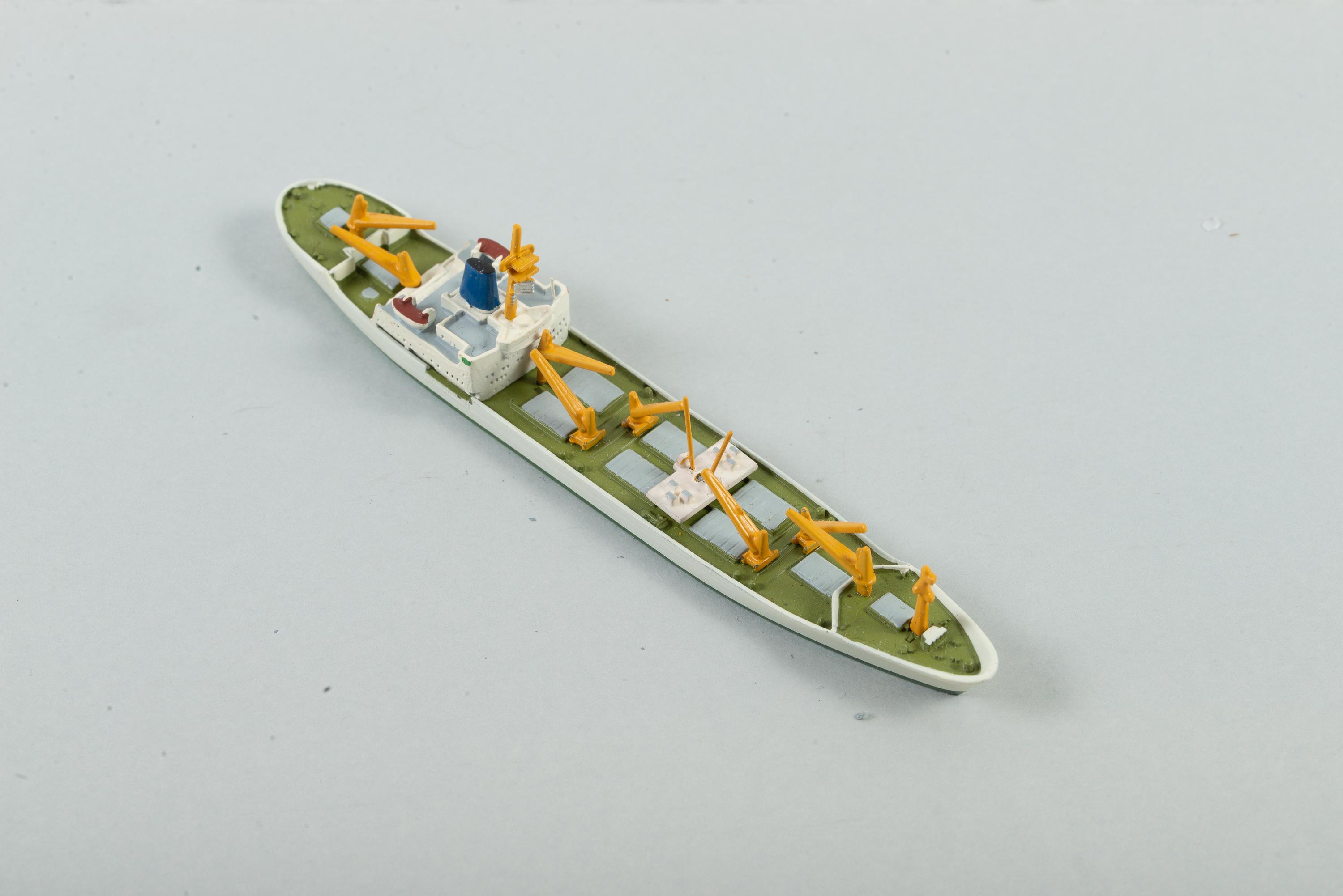 Model: waterline model of ship MV STRATHARDLE - New Zealand Maritime Museum