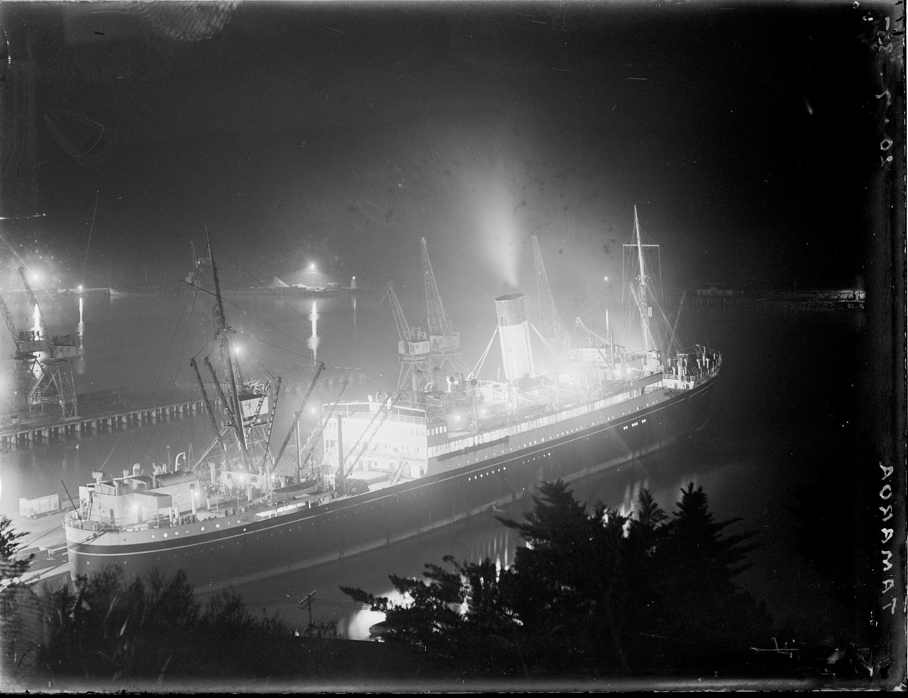 Glass plate: TAMAROA (1922) - New Zealand Maritime Museum