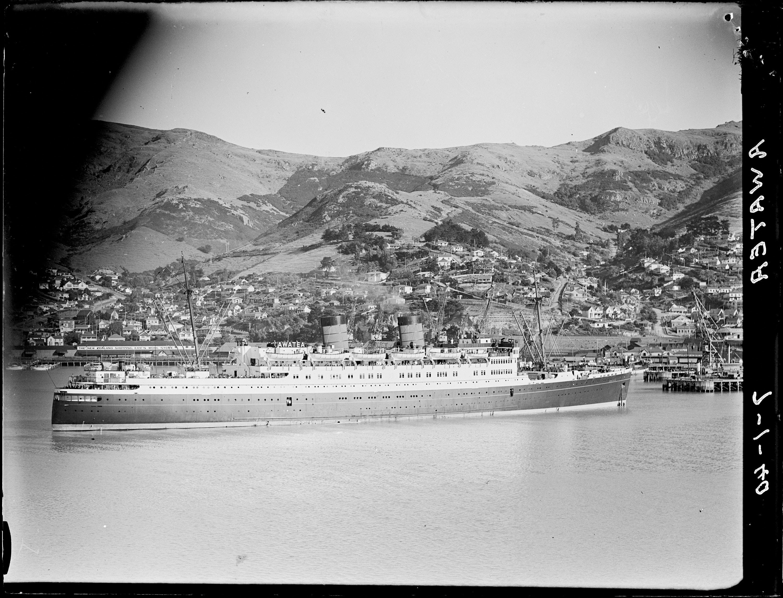 Glass plate: TSS AWATEA (1936) on Lyttelton wharf, 7 Jan 1940 - New ...