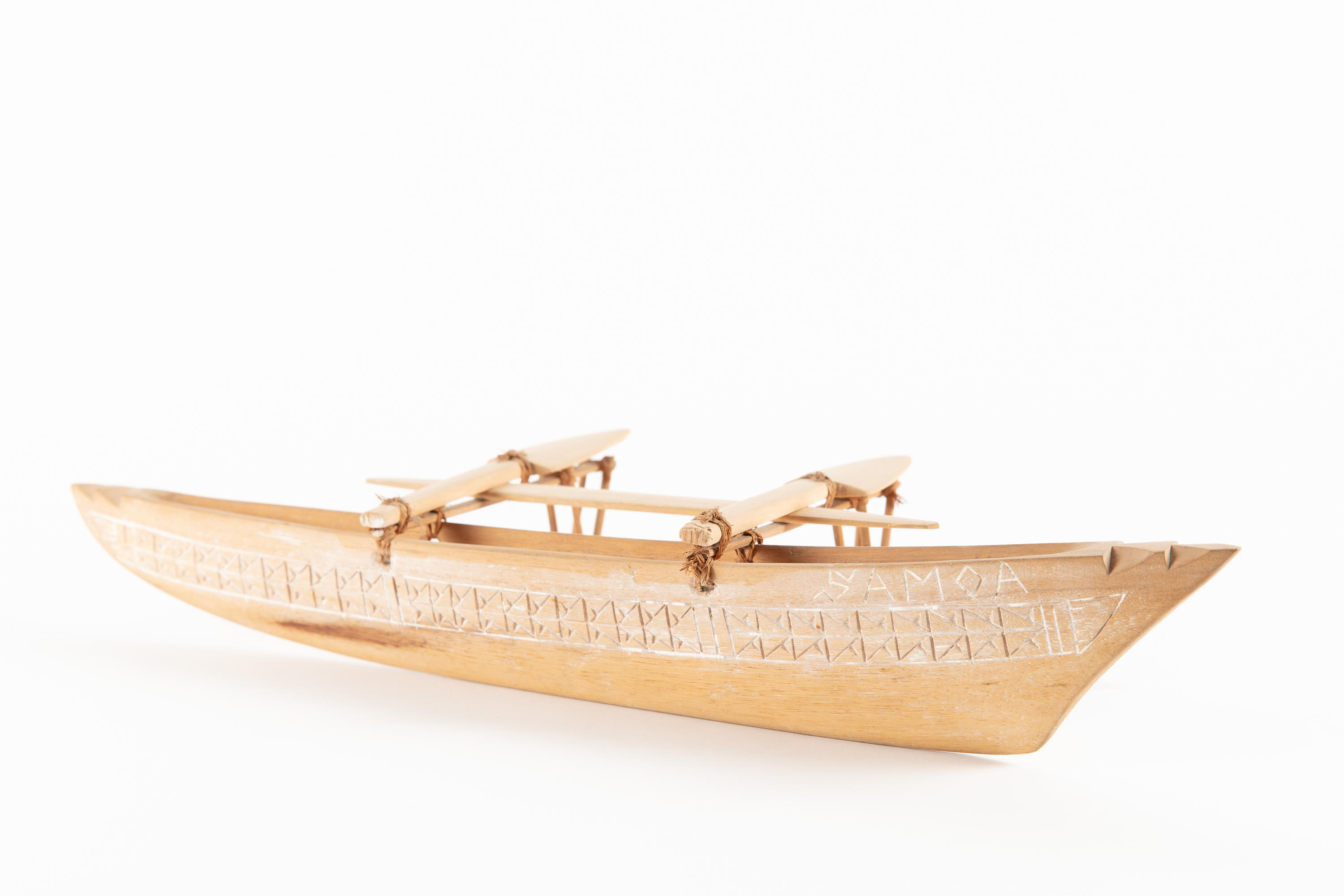Model: Samoan outrigger canoe - New Zealand Maritime Museum