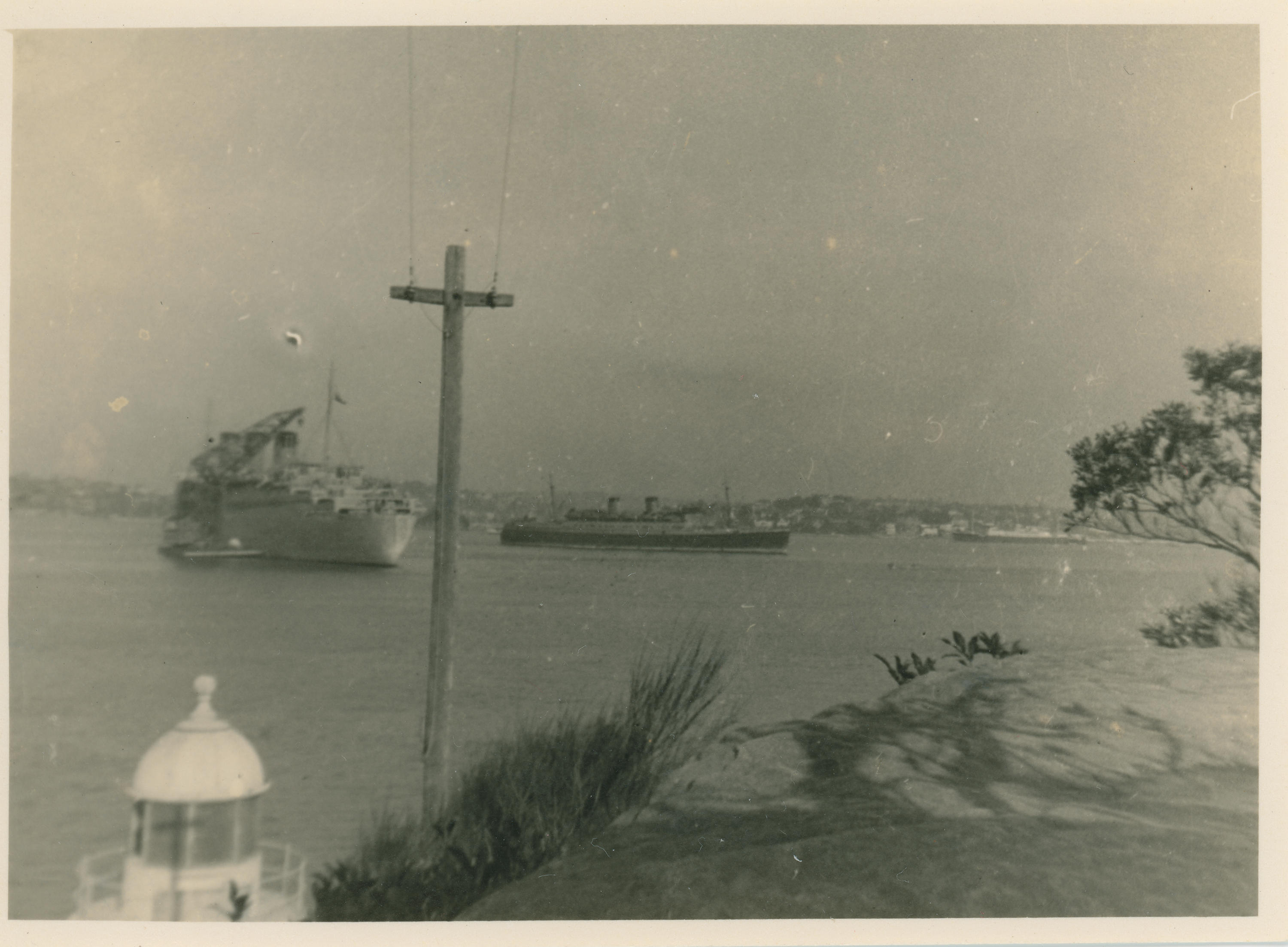 Photograph: TSS AWATEA (1936) passing QUEEN MARY (1936) in Sydney - New ...