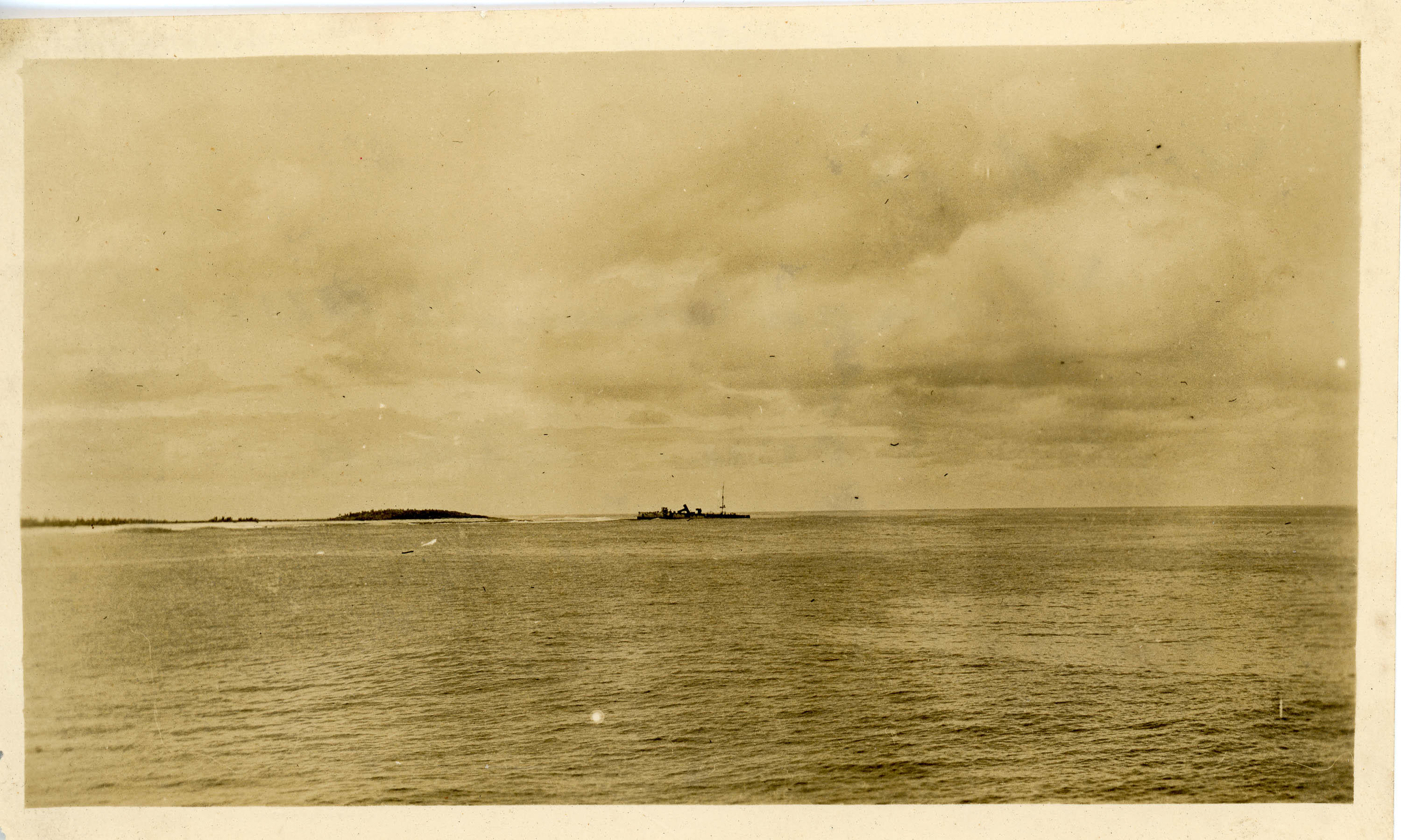 Photograph: Wreck of EMDEN, Cocus Island, 1913 - New Zealand Maritime ...