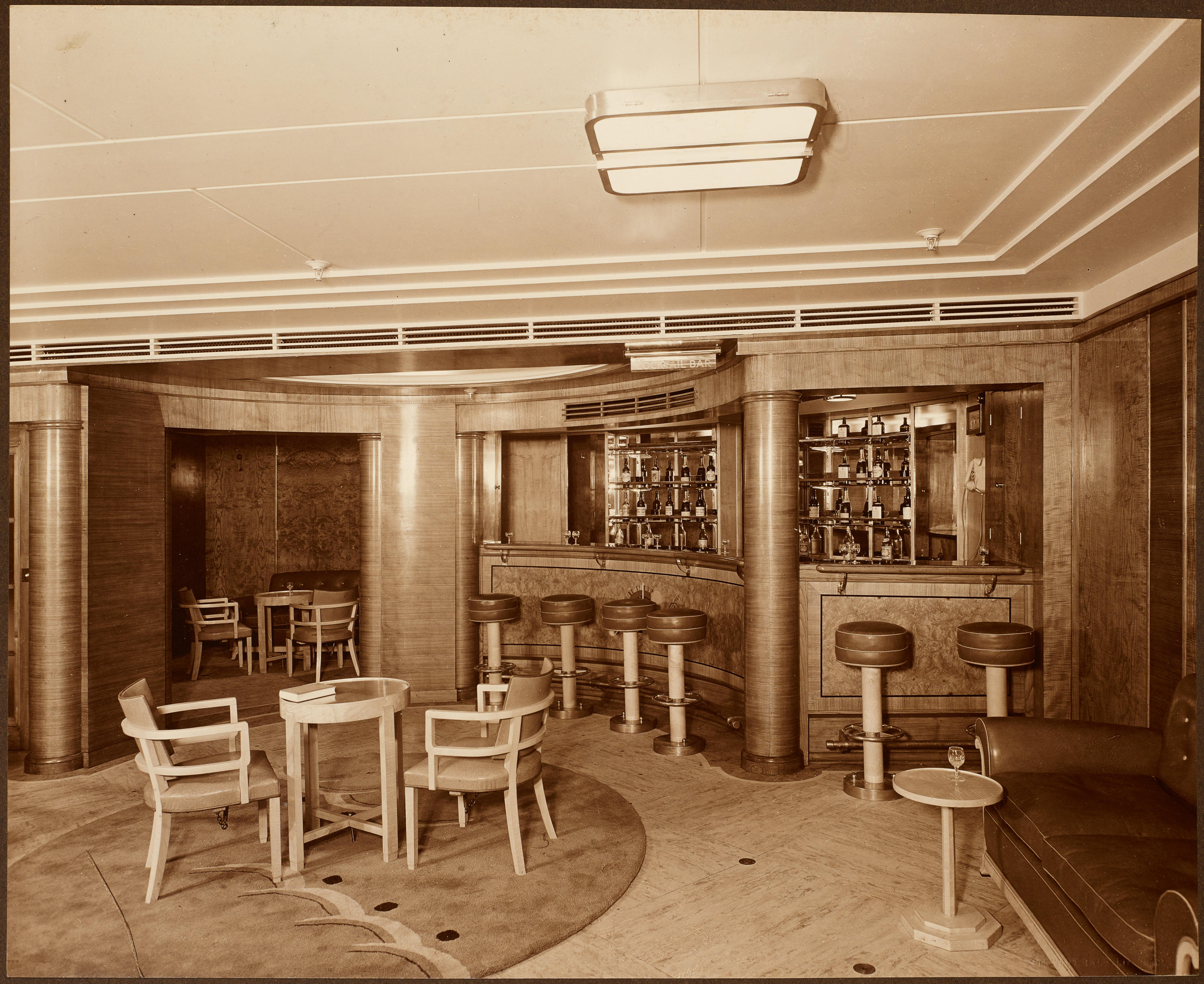 Photograph: Foyer with cocktail bar on QSMV DOMINION MONARCH (1939 ...