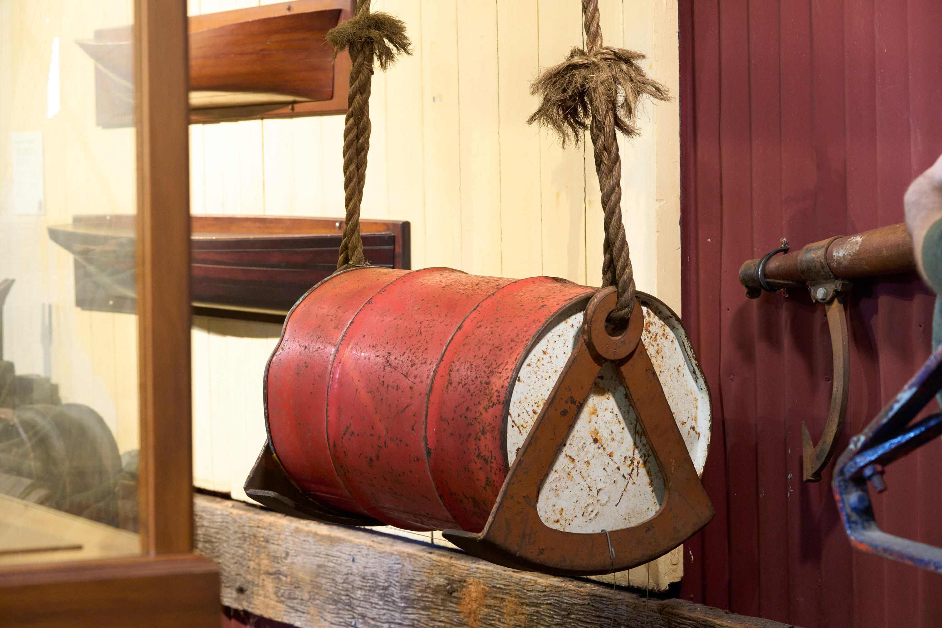 Cargo gear: paper roll slings. - New Zealand Maritime Museum