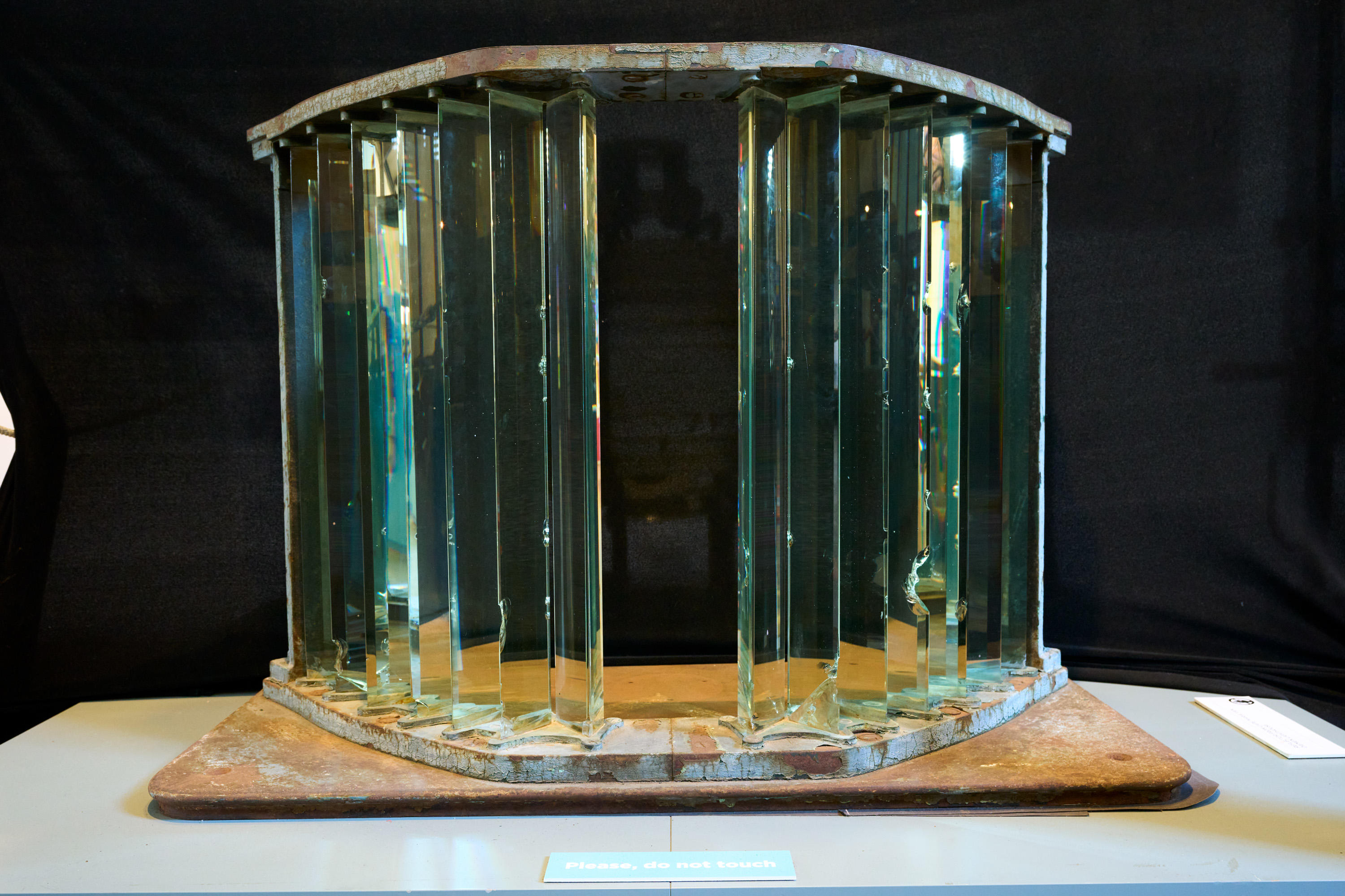 Cape Maria Van Dieman Lighthouse reflector - New Zealand Maritime Museum