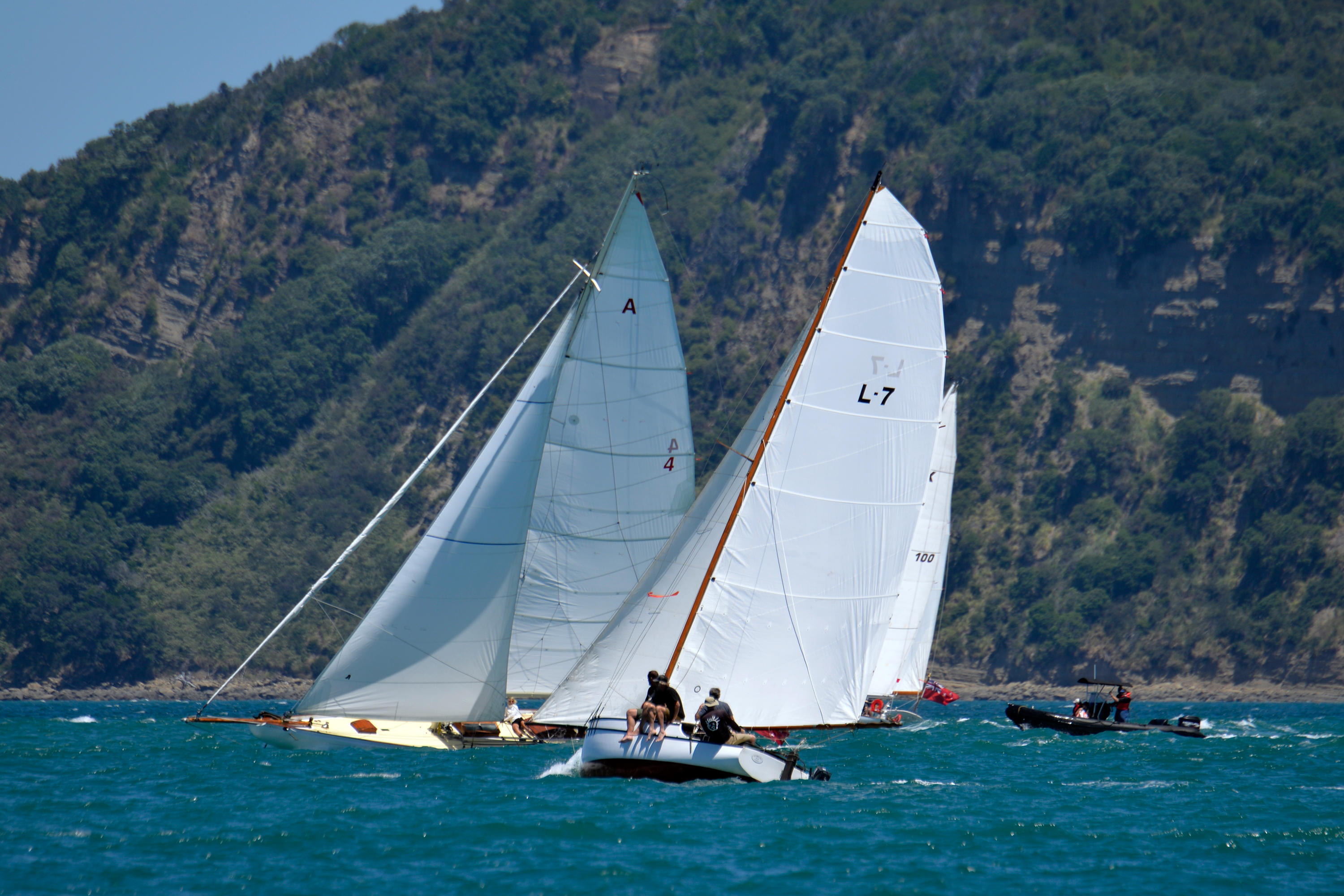 Photograph: IORANGI (A4) and KOMURI (L7), Mahurangi Harbour - New ...