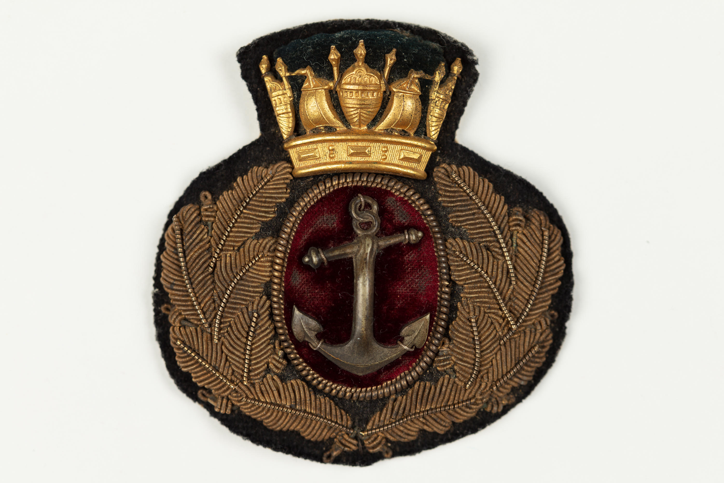 Cap Badge: Merchant Navy, RMS TAMAROA - New Zealand Maritime Museum