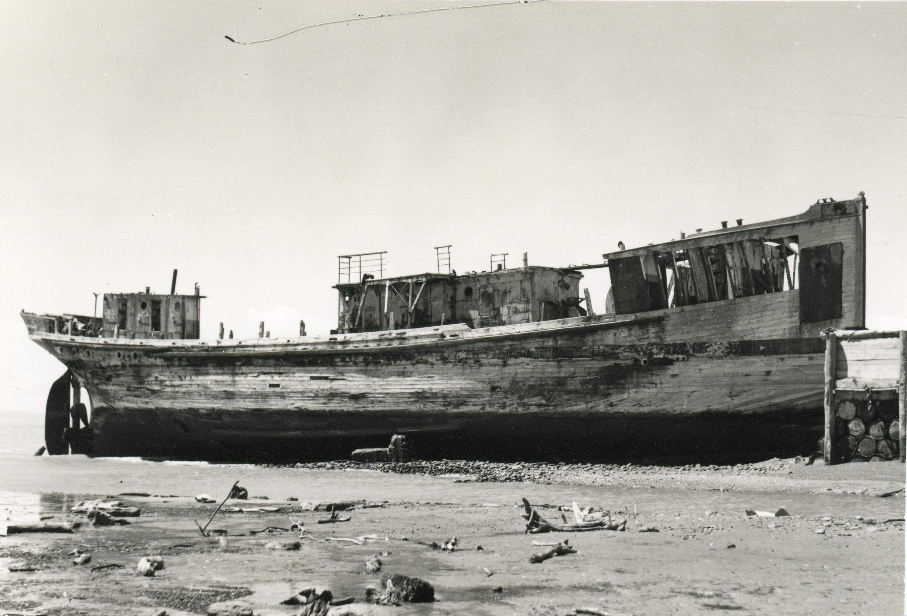 Photograph: HINAU, beached - New Zealand Maritime Museum