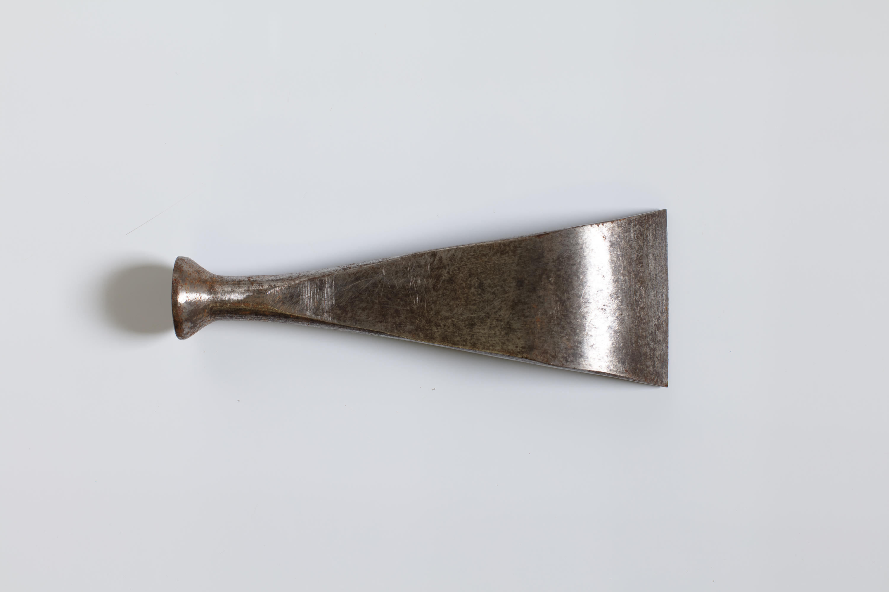 Caulking iron, curved - New Zealand Maritime Museum