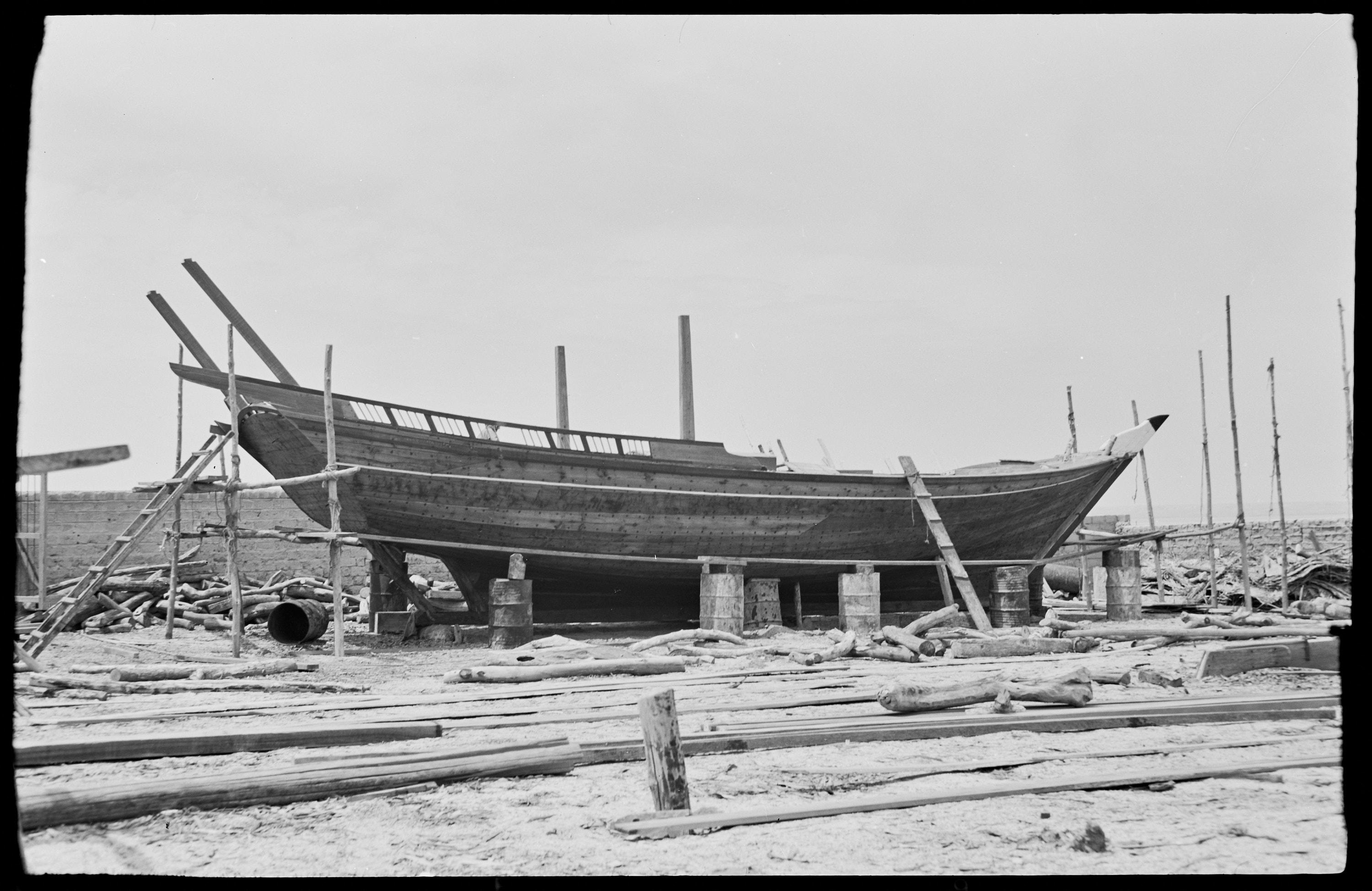 Negative: Ship building, Kuwait, 1972 - New Zealand Maritime Museum