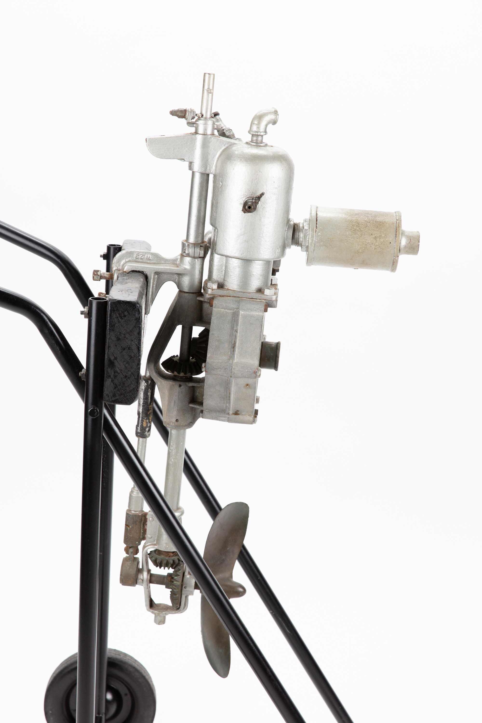 Outboard motor: Waterman 1 hp, 1909 - New Zealand Maritime Museum