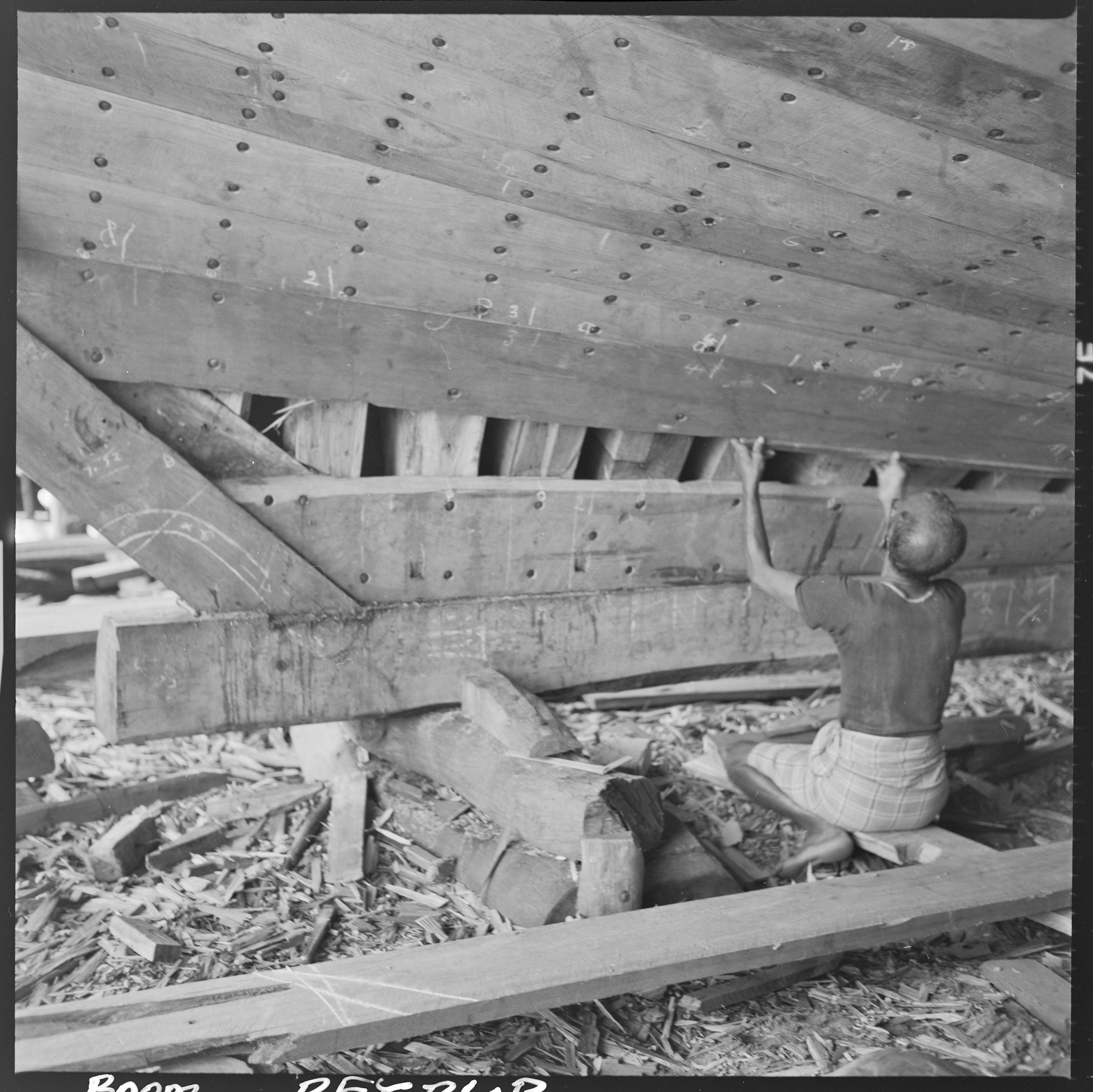 Negative: Dhow yard, Beypore, 1973 - New Zealand Maritime Museum