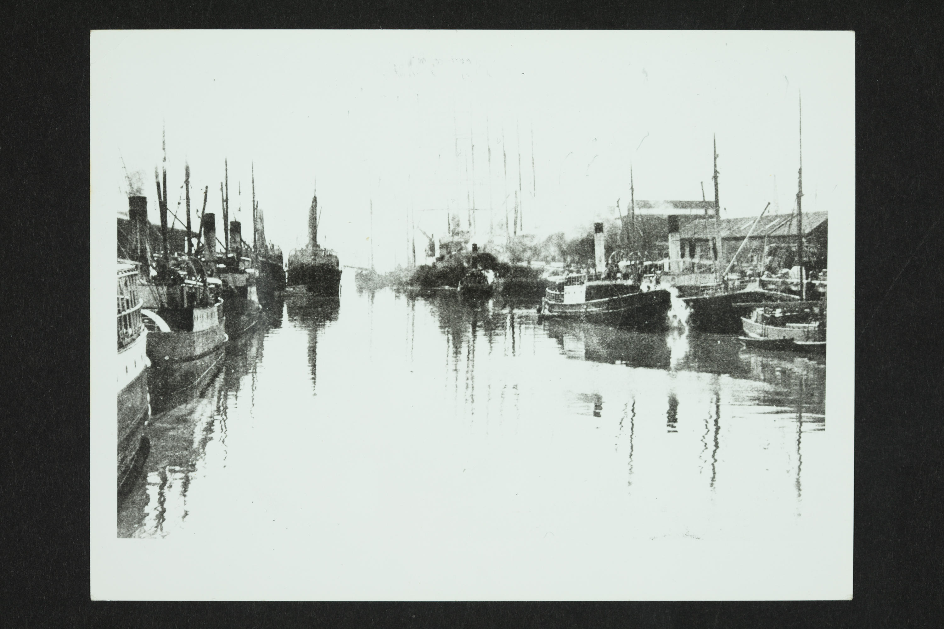 Photograph: Auckland waterfront and wharves, 1920 - New Zealand ...