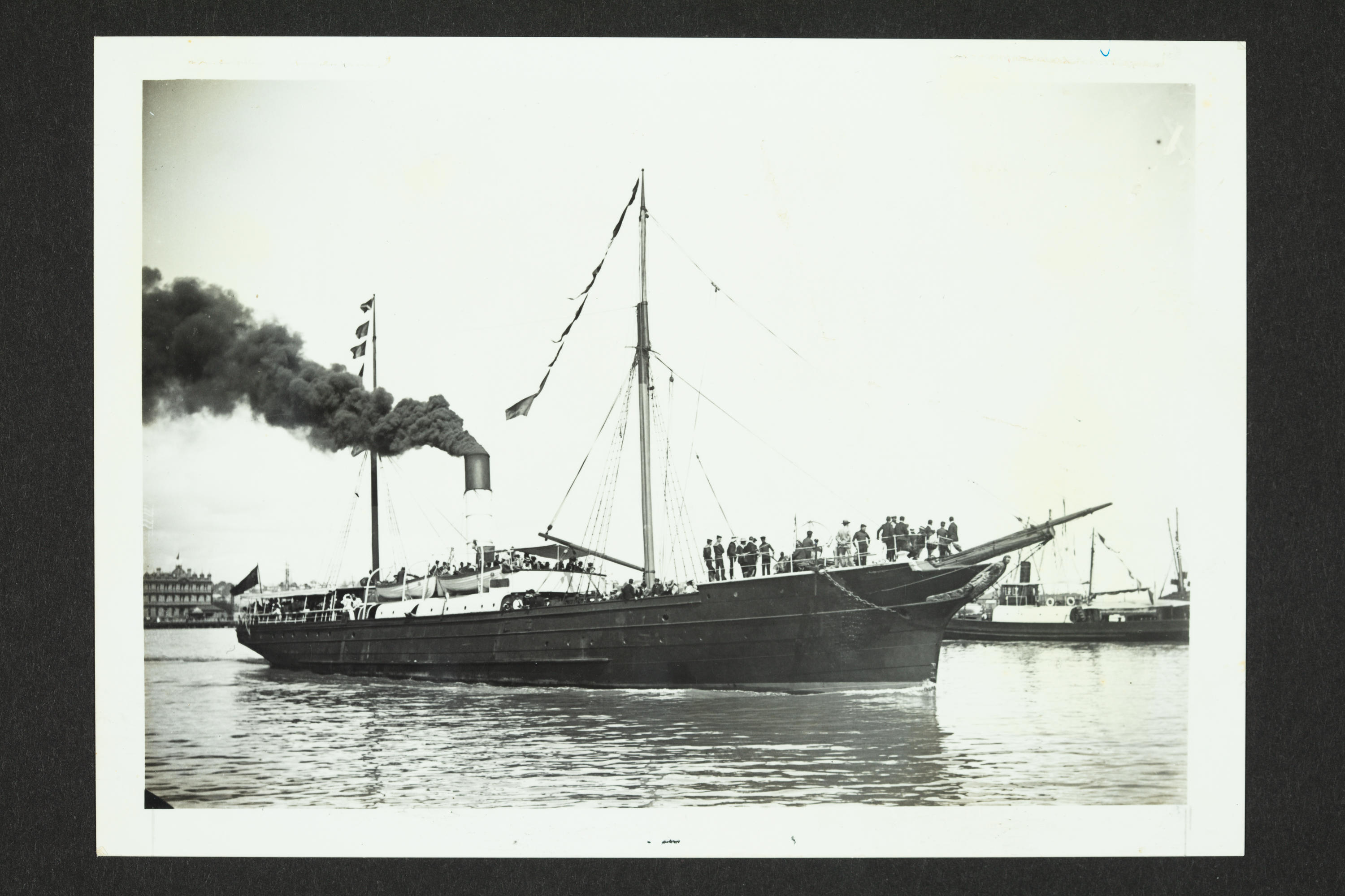 Photograph: WELLINGTON leaving on excursion - New Zealand Maritime Museum